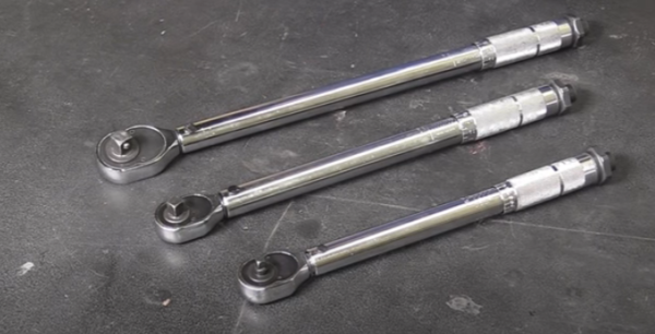 How to Use a Torque Wrench - Expert Tips - 1A Auto