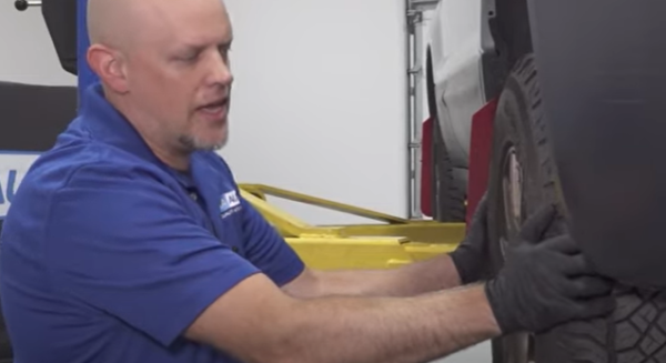 Loose Steering Wheel? - Causes & Fixes - Expert Tips - 1A Auto